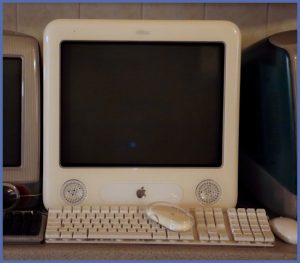 Apple eMac G4/700 - Tietokonemuseo